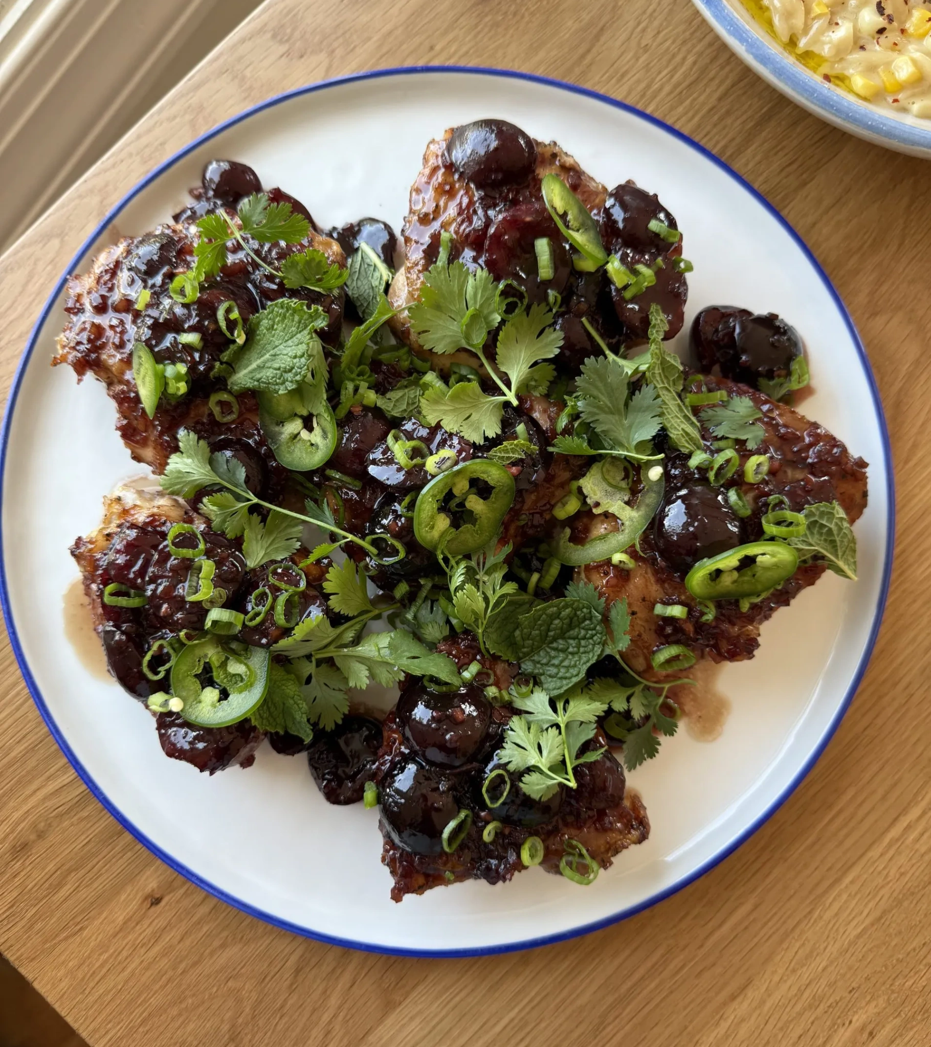 Sticky kyllinglår med kirsebær og urter oppskrift – Vietnamesisk | Matly